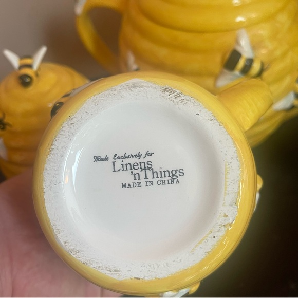 Linens N Things | Dining | Vintage Bee Tea Set | Poshmark